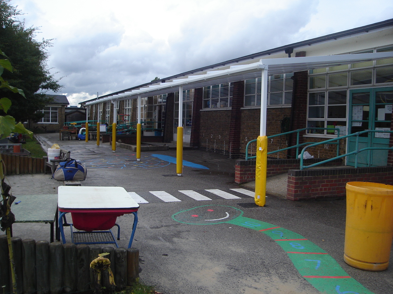 Temple Sutton Primary School, Southend on Sea - Wall Mounted Canopy ...