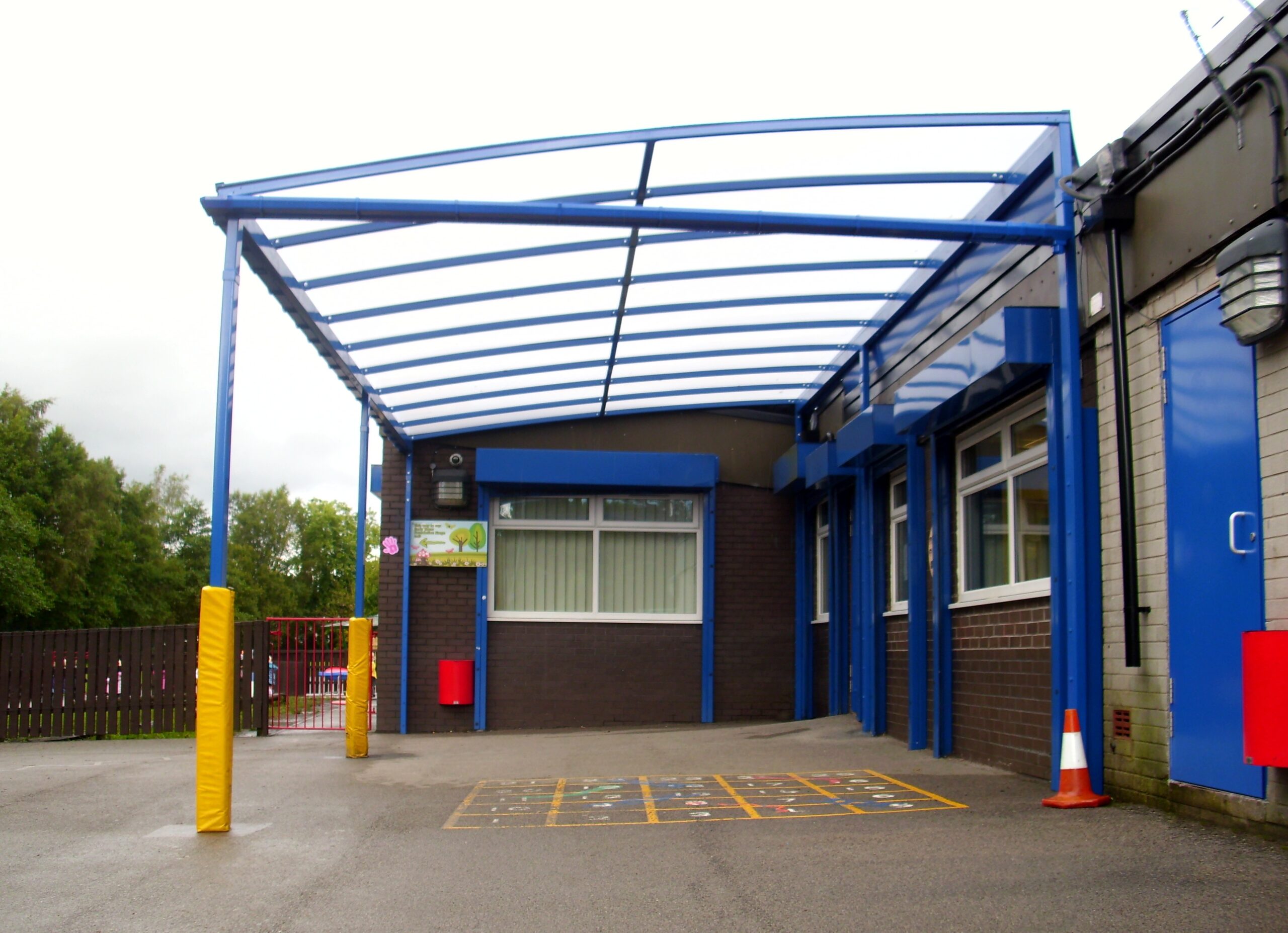 Smithy Bridge Primary School, Littleborough - Free Standing Canopy ...