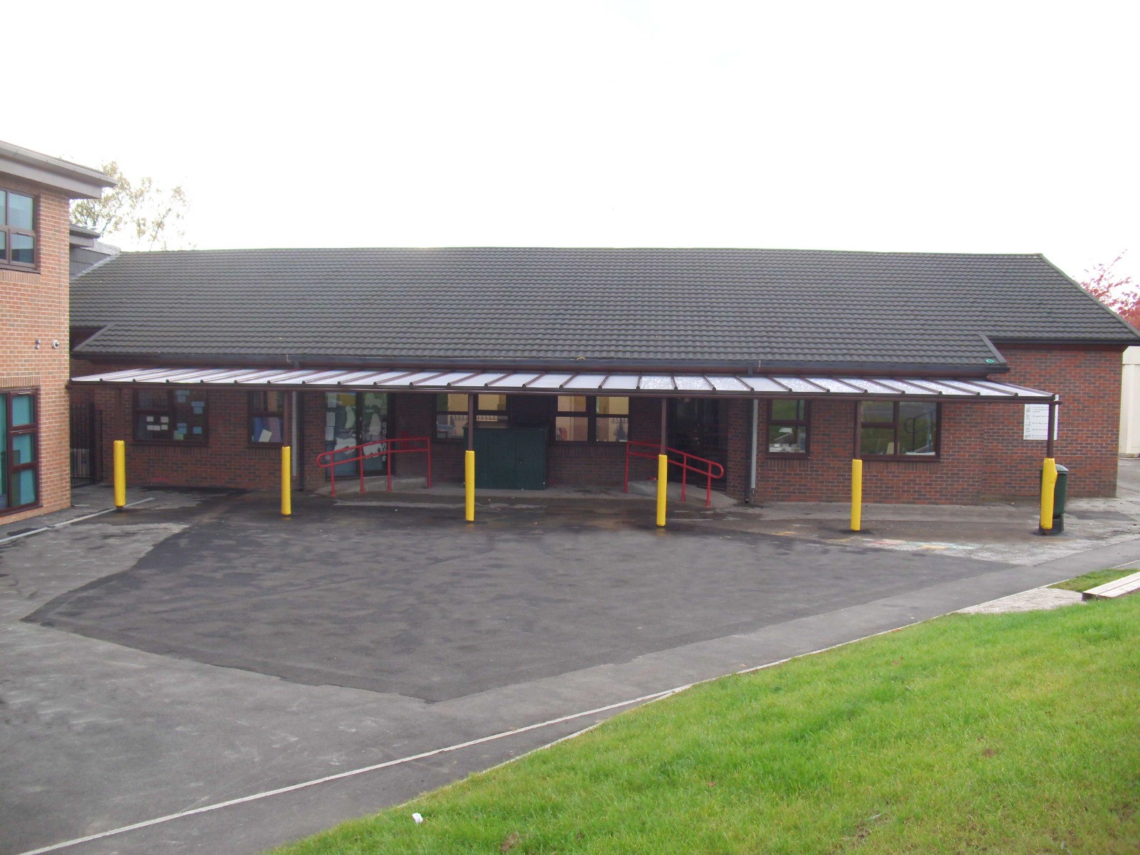 Freehold Community Primary School, Wall Mounted Canopy - Able Canopies
