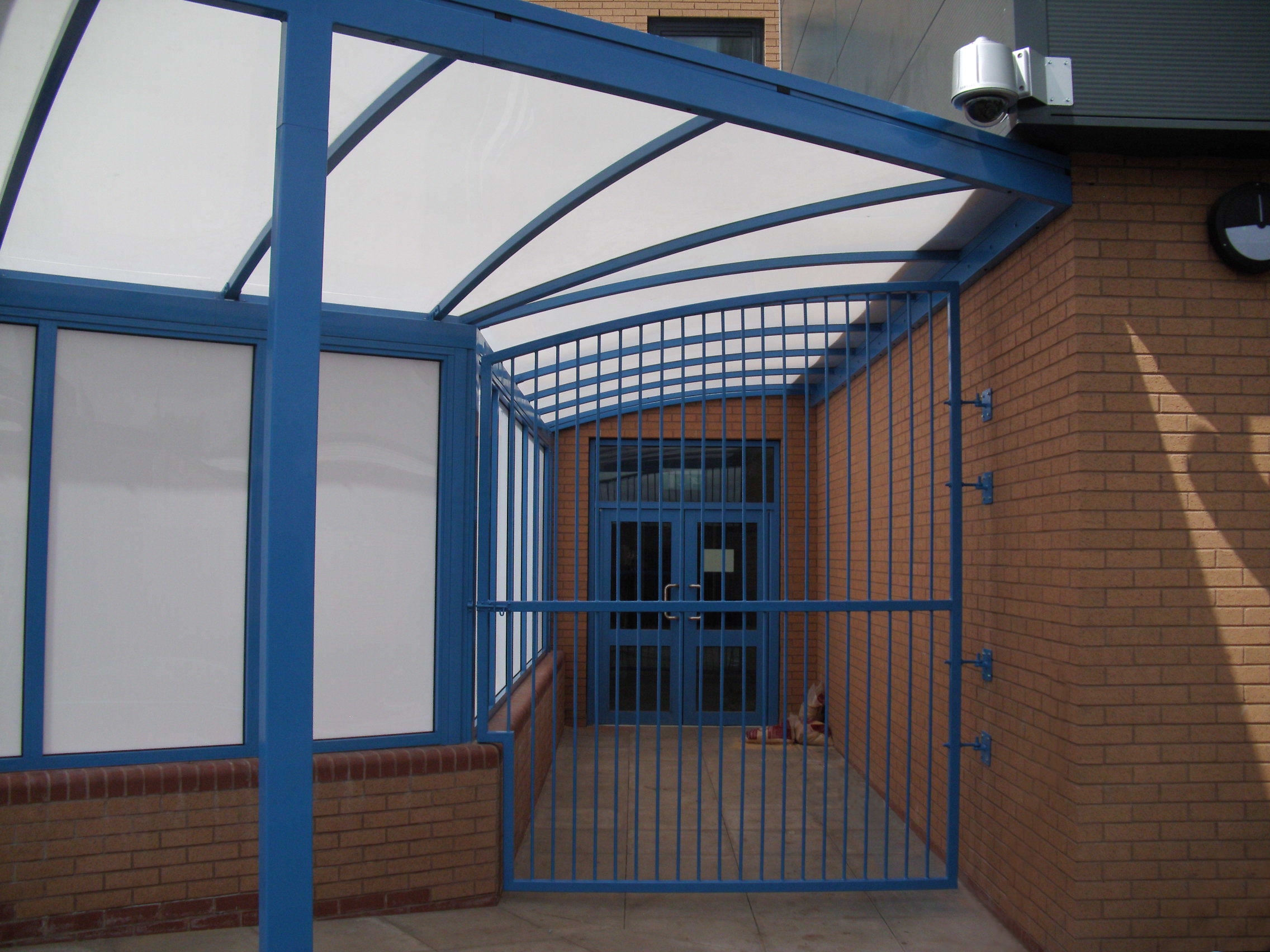 Ysgol Bryn Alyn High School - Free Standing Walkway - Able Canopies Ysgol Bryn Alyn High School - Free Standing Walkway - Able Canopies