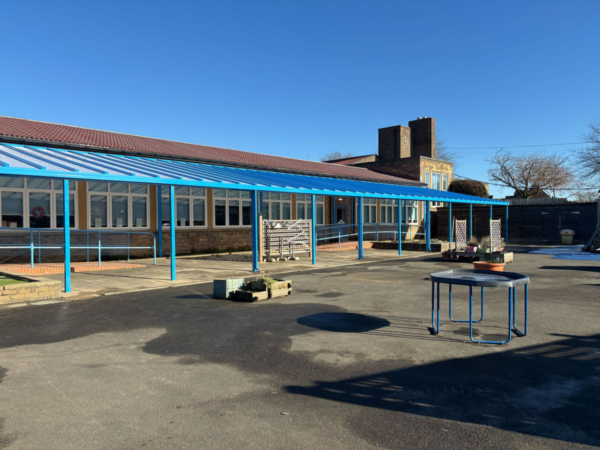 Thomas Walling Primary School, New Castle Upon Tyne - Free Standing Canopy